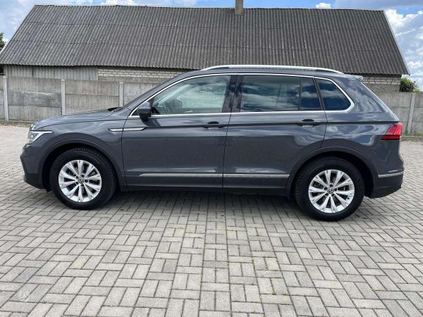 Pelēks Volkswagen Tiguan 2021 Tauragė, ar dzinēja tilpumu 1.97 L un nobraukumu 329 tūkst. km par 16500 €, foto 2 vietnē AUTOMOTO.COM.LV