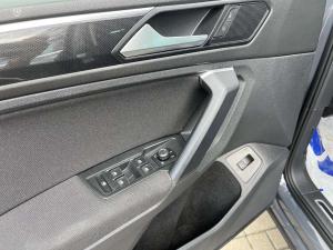 Pelēks Volkswagen Tiguan 2021 Tauragė, ar dzinēja tilpumu 1.97 L un nobraukumu 329 tūkst. km par 16500 €, foto 18 vietnē AUTOMOTO.COM.LV