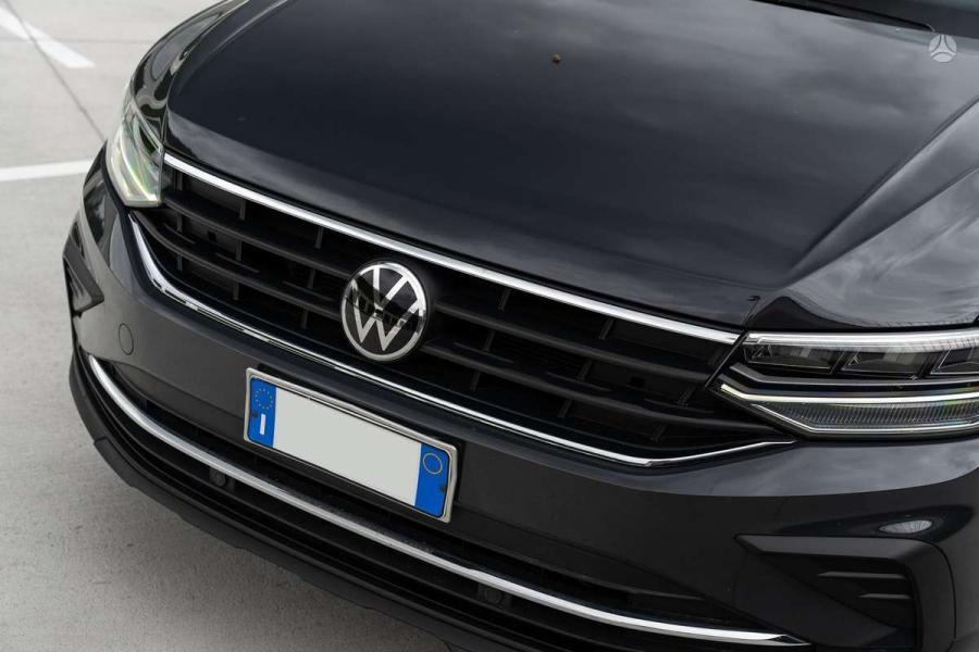 Grey Volkswagen Tiguan 2021 in Vilnius, with an engine capacity of 1.97 L and mileage of 147 thousand km for 19900 €, photo 11 on AUTOMOTO.COM.LV