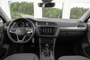 Grey Volkswagen Tiguan 2021 in Vilnius, with an engine capacity of 1.97 L and mileage of 147 thousand km for 19900 €, photo 17 on AUTOMOTO.COM.LV