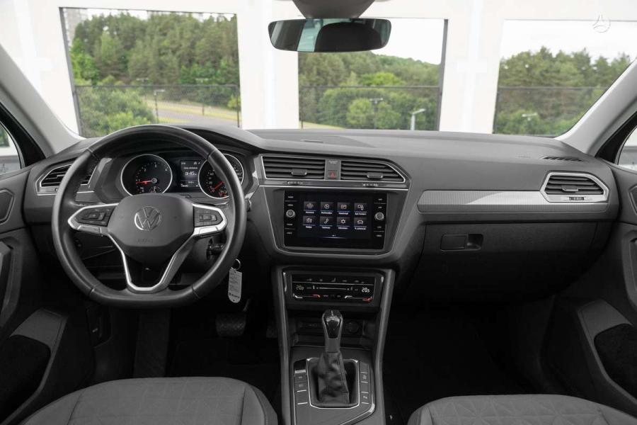 Grey Volkswagen Tiguan 2021 in Vilnius, with an engine capacity of 1.97 L and mileage of 147 thousand km for 19900 €, photo 17 on AUTOMOTO.COM.LV