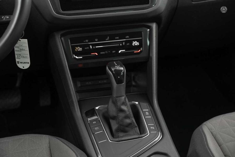 Grey Volkswagen Tiguan 2021 in Vilnius, with an engine capacity of 1.97 L and mileage of 147 thousand km for 19900 €, photo 19 on AUTOMOTO.COM.LV