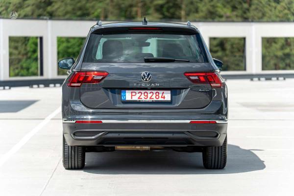 Pelēks Volkswagen Tiguan 2021 Viļņa, ar dzinēja tilpumu 1.97 L un nobraukumu 191 tūkst. km par 20999 €, foto 7 vietnē AUTOMOTO.COM.LV