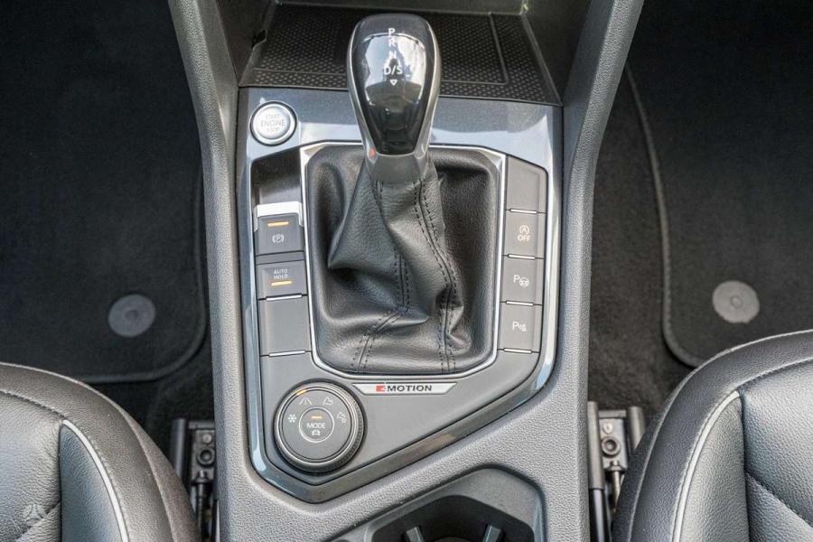 Pelēks Volkswagen Tiguan 2021 Viļņa, ar dzinēja tilpumu 1.97 L un nobraukumu 191 tūkst. km par 20999 €, foto 22 vietnē AUTOMOTO.COM.LV