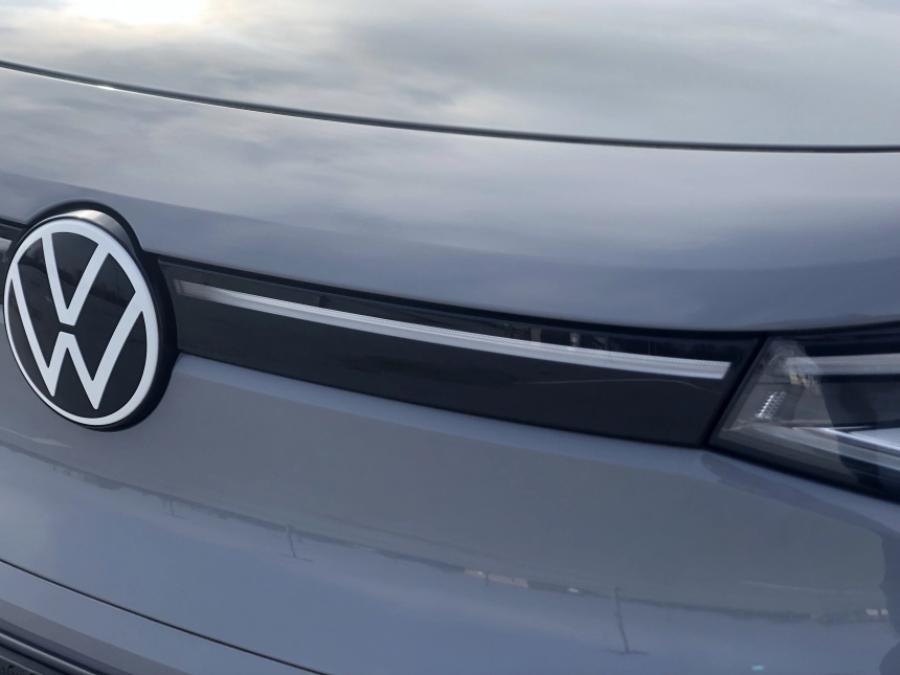Grey Volkswagen Tiguan 2021 in Riga, with an engine capacity of 0.00 L and mileage of 41 thousand km for 22900 €, photo 4 on AUTOMOTO.COM.LV
