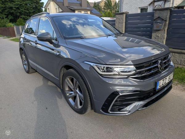 Grey Volkswagen Tiguan 2021 in Vilnius, with an engine capacity of 1.50 L and mileage of 67 thousand km for 27500 €, photo 1 on AUTOMOTO.COM.LV