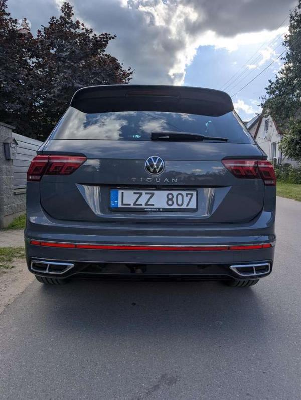 Grey Volkswagen Tiguan 2021 in Vilnius, with an engine capacity of 1.50 L and mileage of 67 thousand km for 27500 €, photo 4 on AUTOMOTO.COM.LV