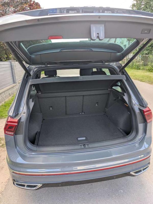 Grey Volkswagen Tiguan 2021 in Vilnius, with an engine capacity of 1.50 L and mileage of 67 thousand km for 27500 €, photo 6 on AUTOMOTO.COM.LV