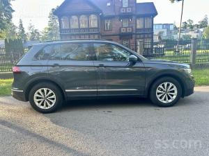 Pelēks Volkswagen Tiguan 2021 Jūrmala, ar dzinēja tilpumu 1.50 L un nobraukumu 96 tūkst. km par 20950 €, foto  vietnē AUTOMOTO.COM.LV
