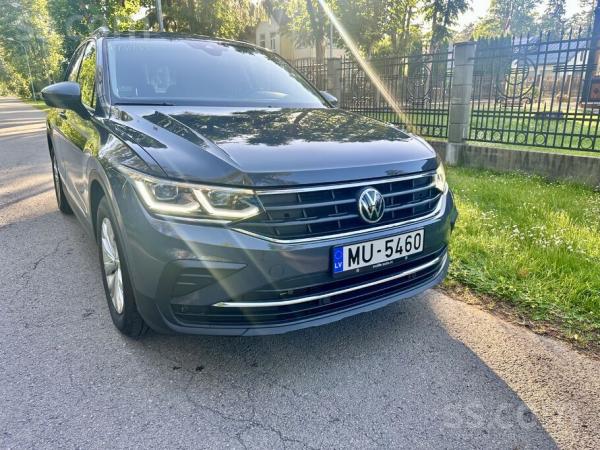 Grey Volkswagen Tiguan 2021 in Jurmala, with an engine capacity of 1.50 L and mileage of 96 thousand km for 20950 €, photo 4 on AUTOMOTO.COM.LV