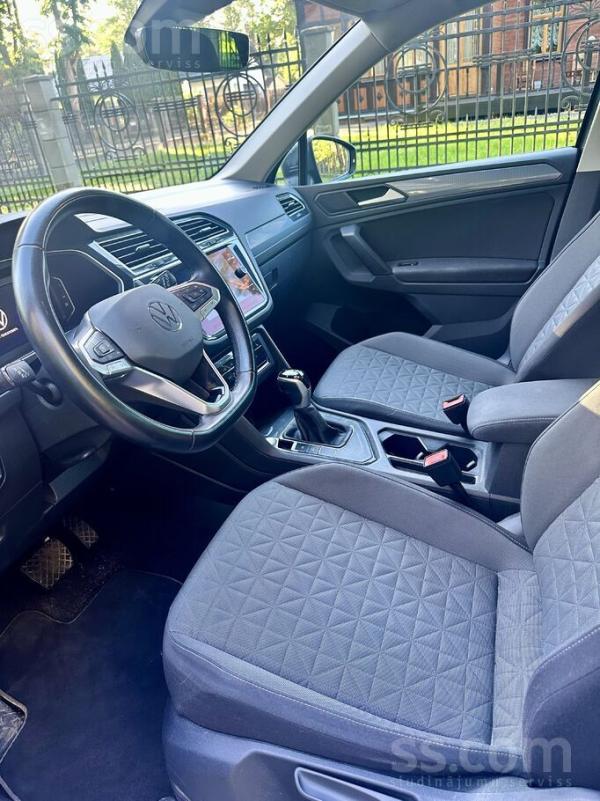 Grey Volkswagen Tiguan 2021 in Jurmala, with an engine capacity of 1.50 L and mileage of 96 thousand km for 20950 €, photo 9 on AUTOMOTO.COM.LV