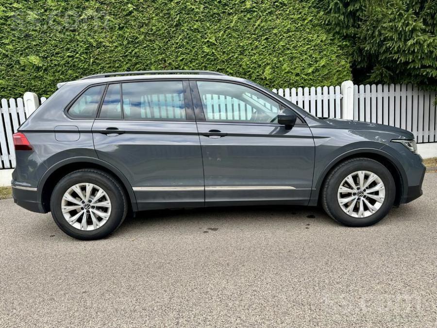 Pelēks Volkswagen Tiguan 2021 Jūrmala, ar dzinēja tilpumu 1.50 L un nobraukumu 96 tūkst. km par 19900 €, foto 6 vietnē AUTOMOTO.COM.LV