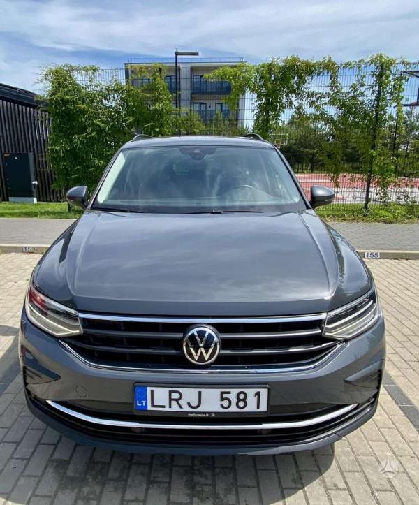 Pelēks Volkswagen Tiguan 2021 Viļņa, ar dzinēja tilpumu 1.97 L un nobraukumu 154 tūkst. km par 22599 €, foto 2 vietnē AUTOMOTO.COM.LV