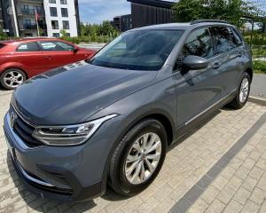 Pelēks Volkswagen Tiguan 2021 Viļņa, ar dzinēja tilpumu 1.97 L un nobraukumu 154 tūkst. km par 22599 €, foto  vietnē AUTOMOTO.COM.LV