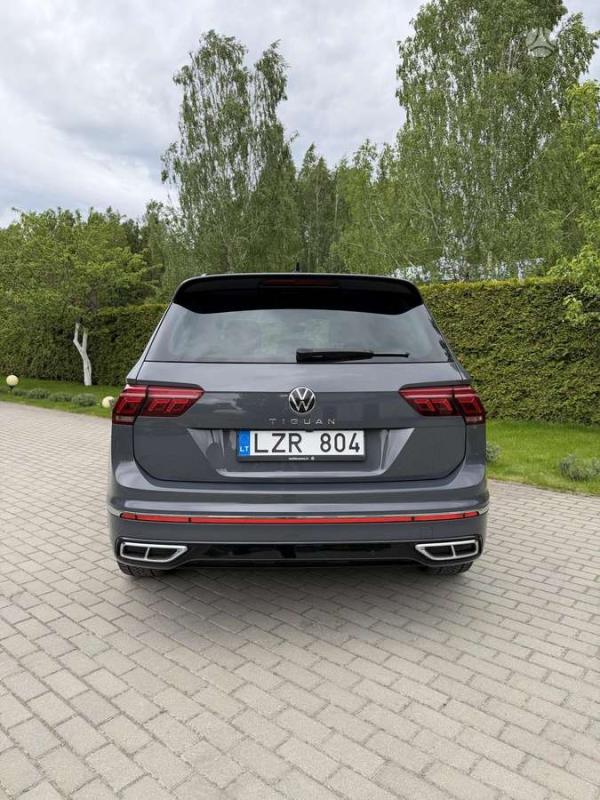 Grey Volkswagen Tiguan 2021 in Vilnius, with an engine capacity of 1.50 L and mileage of 79 thousand km for 27000 €, photo 3 on AUTOMOTO.COM.LV