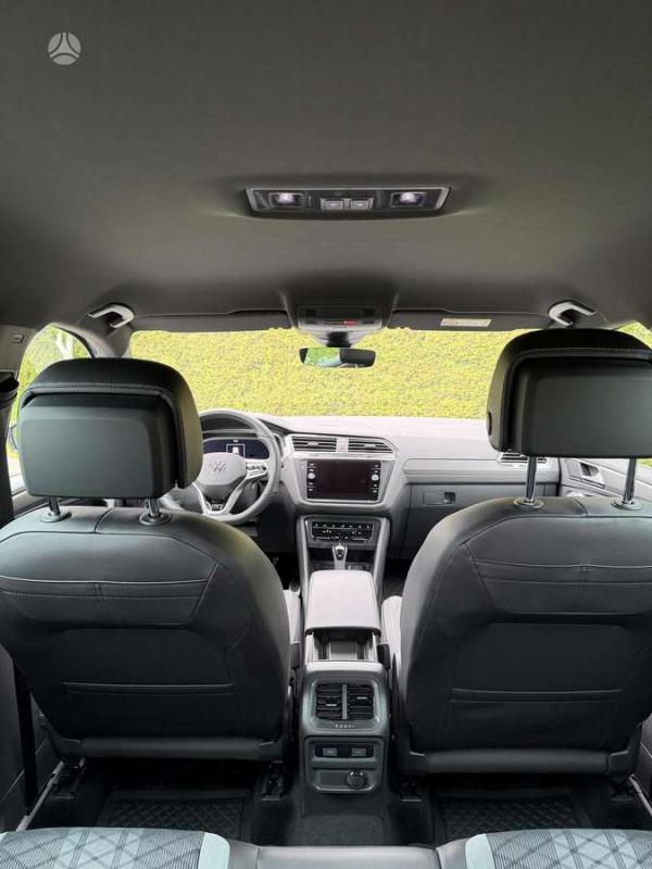 Grey Volkswagen Tiguan 2021 in Vilnius, with an engine capacity of 1.50 L and mileage of 79 thousand km for 27000 €, photo 5 on AUTOMOTO.COM.LV