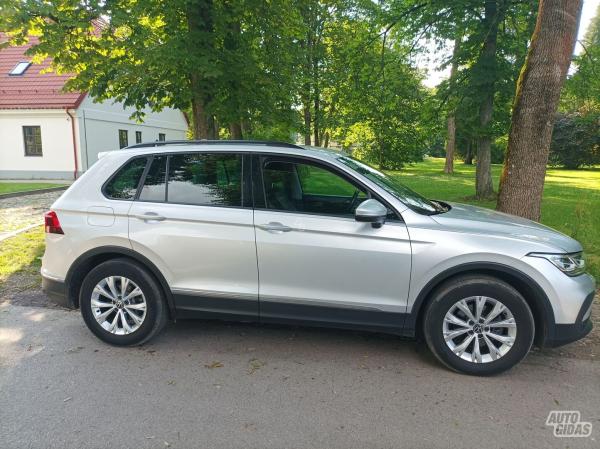 Pelēks Volkswagen Tiguan 2021 Kauņa, ar dzinēja tilpumu 1.50 L un nobraukumu 91 tūkst. km par 24500 €, foto 8 vietnē AUTOMOTO.COM.LV