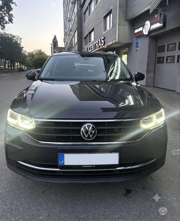 Grey Volkswagen Tiguan 2021 in Vilnius, with an engine capacity of 1.50 L and mileage of 66 thousand km for 24900 €, photo 5 on AUTOMOTO.COM.LV