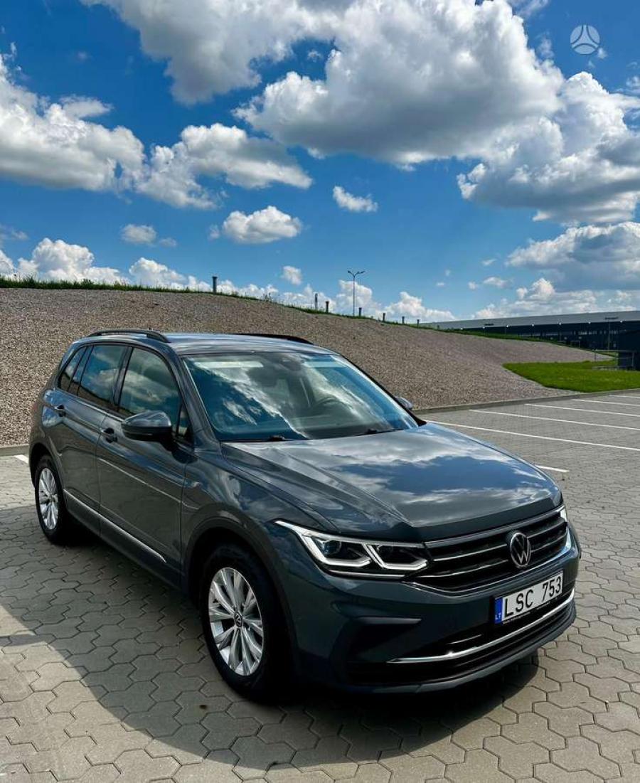 Pelēks Volkswagen Tiguan 2021 Kauņa, ar dzinēja tilpumu 1.50 L un nobraukumu 80 tūkst. km par 21990 €, foto 1 vietnē AUTOMOTO.COM.LV