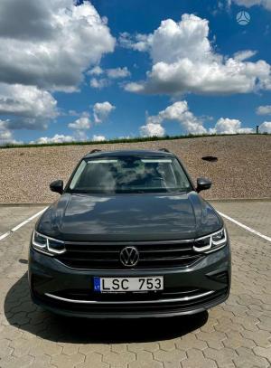 Pelēks Volkswagen Tiguan 2021 Kauņa, ar dzinēja tilpumu 1.50 L un nobraukumu 80 tūkst. km par 21990 €, foto 3 vietnē AUTOMOTO.COM.LV