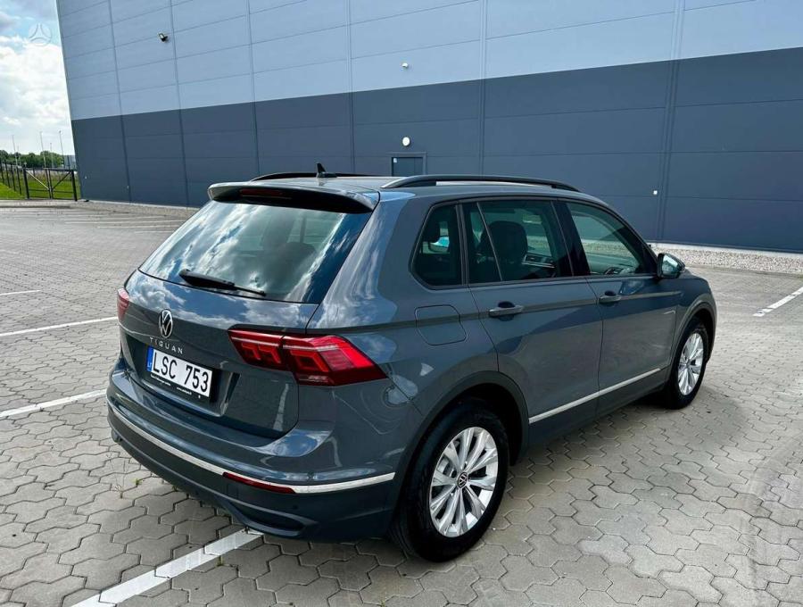 Pelēks Volkswagen Tiguan 2021 Kauņa, ar dzinēja tilpumu 1.50 L un nobraukumu 80 tūkst. km par 21990 €, foto 6 vietnē AUTOMOTO.COM.LV