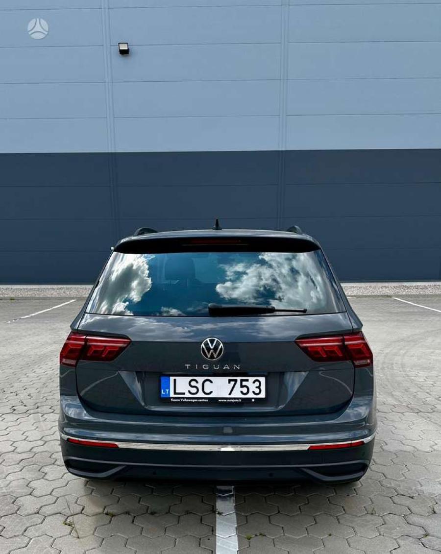Pelēks Volkswagen Tiguan 2021 Kauņa, ar dzinēja tilpumu 1.50 L un nobraukumu 80 tūkst. km par 21990 €, foto 7 vietnē AUTOMOTO.COM.LV