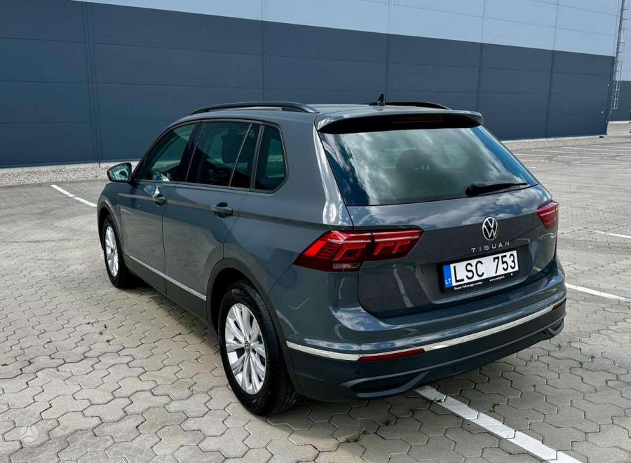 Pelēks Volkswagen Tiguan 2021 Kauņa, ar dzinēja tilpumu 1.50 L un nobraukumu 80 tūkst. km par 21990 €, foto 8 vietnē AUTOMOTO.COM.LV