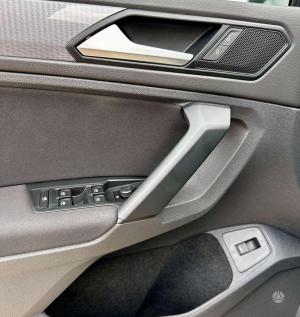 Pelēks Volkswagen Tiguan 2021 Kauņa, ar dzinēja tilpumu 1.50 L un nobraukumu 80 tūkst. km par 21990 €, foto 23 vietnē AUTOMOTO.COM.LV