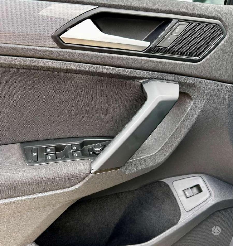 Pelēks Volkswagen Tiguan 2021 Kauņa, ar dzinēja tilpumu 1.50 L un nobraukumu 80 tūkst. km par 21990 €, foto 23 vietnē AUTOMOTO.COM.LV