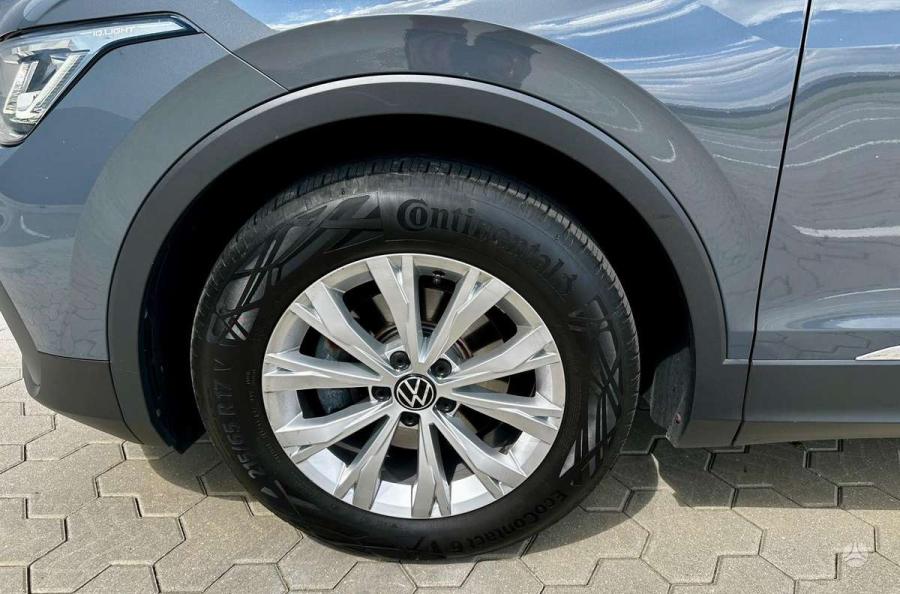 Pelēks Volkswagen Tiguan 2021 Kauņa, ar dzinēja tilpumu 1.50 L un nobraukumu 80 tūkst. km par 21990 €, foto 25 vietnē AUTOMOTO.COM.LV