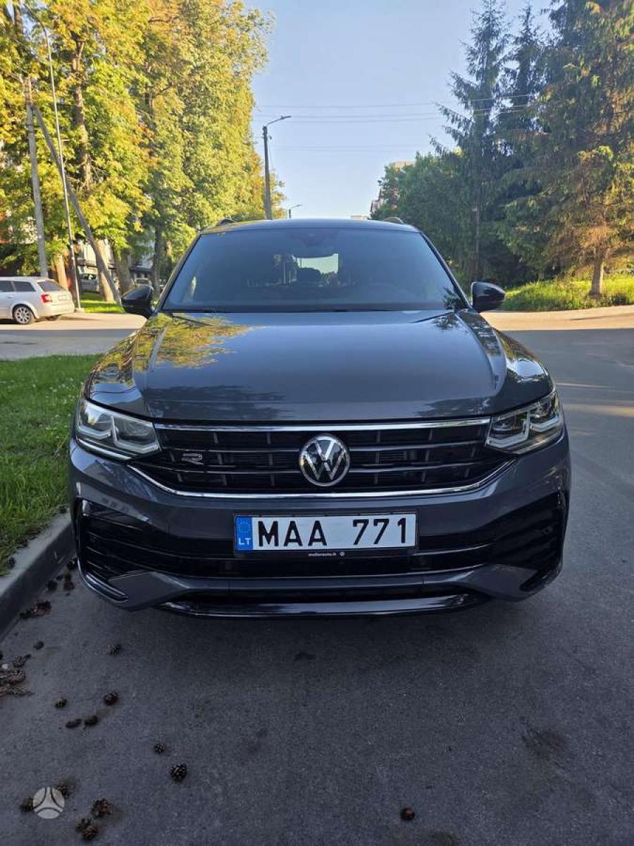 Grey Volkswagen Tiguan 2021 in Vilnius, with an engine capacity of 1.50 L and mileage of 163 thousand km for 26500 €, photo 1 on AUTOMOTO.COM.LV