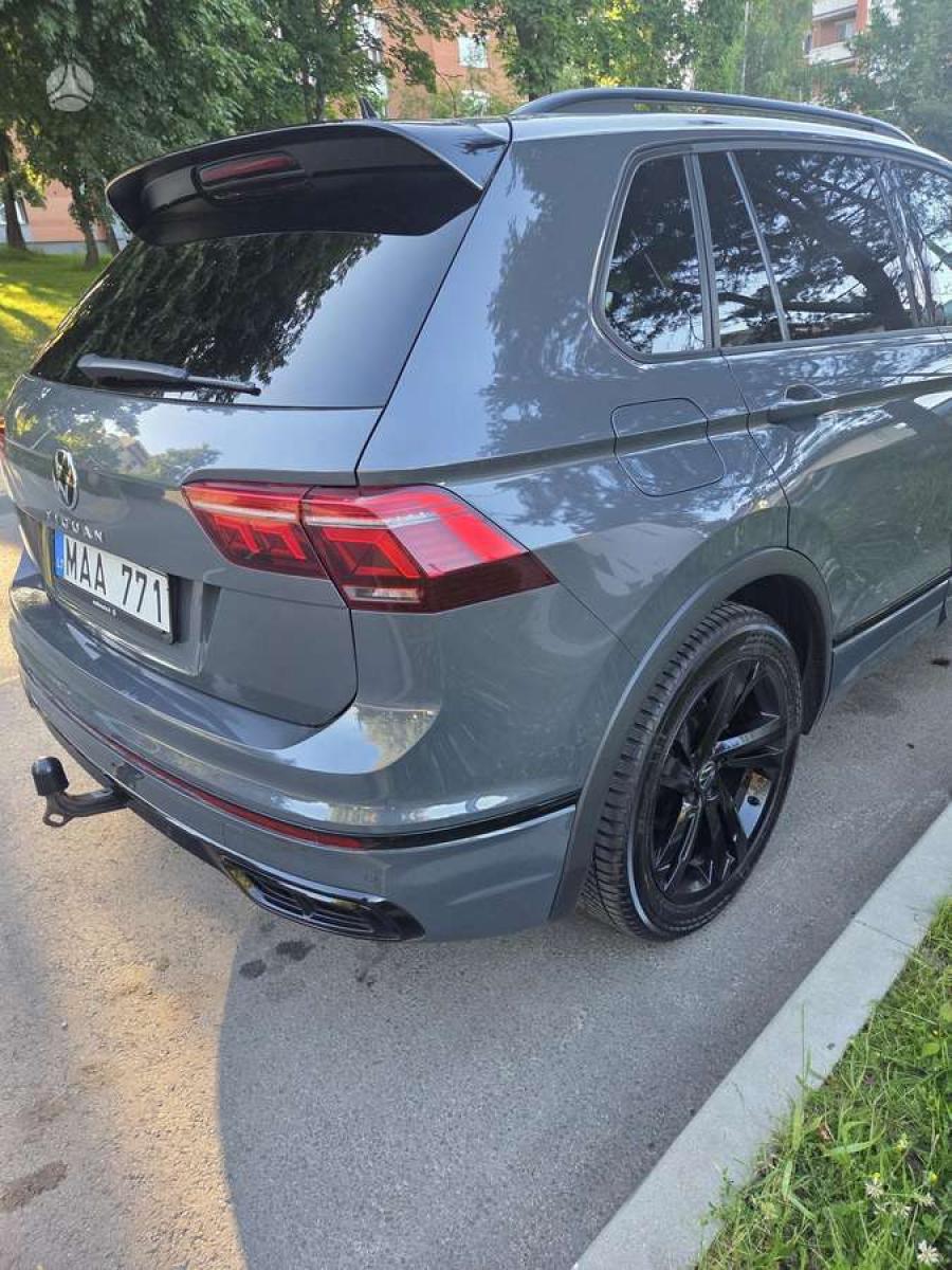 Grey Volkswagen Tiguan 2021 in Vilnius, with an engine capacity of 1.50 L and mileage of 163 thousand km for 26500 €, photo 4 on AUTOMOTO.COM.LV