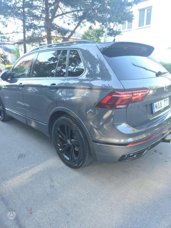 Grey Volkswagen Tiguan 2021 in Vilnius, with an engine capacity of 1.50 L and mileage of 163 thousand km for 26500 €, photo 4 on AUTOMOTO.COM.LV