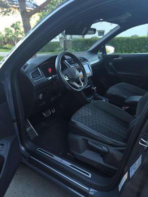 Grey Volkswagen Tiguan 2021 in Vilnius, with an engine capacity of 1.50 L and mileage of 163 thousand km for 26500 €, photo 8 on AUTOMOTO.COM.LV