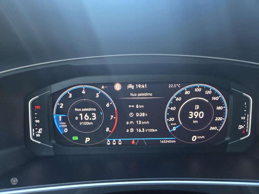 Grey Volkswagen Tiguan 2021 in Vilnius, with an engine capacity of 1.50 L and mileage of 163 thousand km for 26500 €, photo 9 on AUTOMOTO.COM.LV