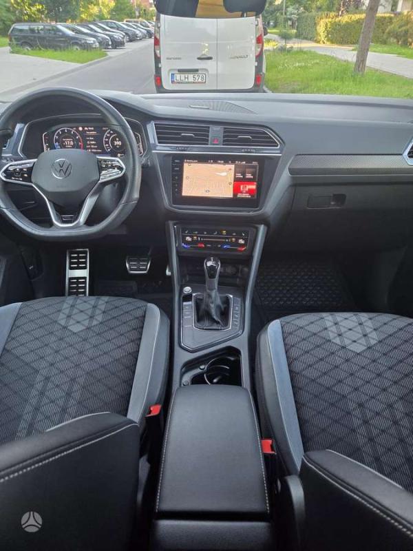 Grey Volkswagen Tiguan 2021 in Vilnius, with an engine capacity of 1.50 L and mileage of 163 thousand km for 26500 €, photo 10 on AUTOMOTO.COM.LV