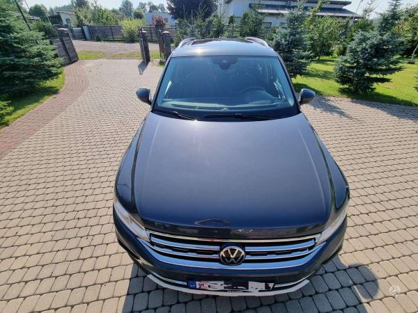 Grey Volkswagen Tiguan 2021 in Alytus, with an engine capacity of 1.40 L and mileage of 129 thousand km for 16500 €, photo 3 on AUTOMOTO.COM.LV