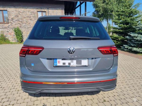 Grey Volkswagen Tiguan 2021 in Alytus, with an engine capacity of 1.40 L and mileage of 129 thousand km for 16500 €, photo 7 on AUTOMOTO.COM.LV