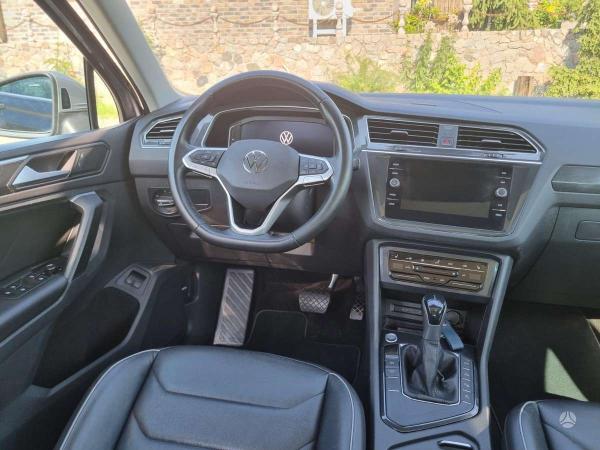 Grey Volkswagen Tiguan 2021 in Alytus, with an engine capacity of 1.40 L and mileage of 129 thousand km for 16500 €, photo 10 on AUTOMOTO.COM.LV