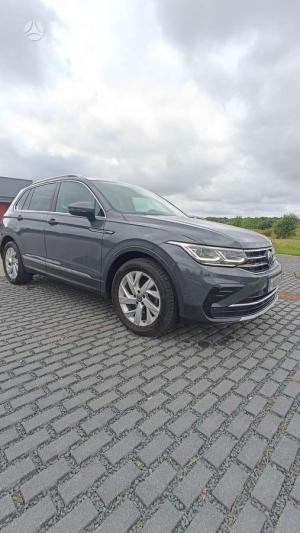 Grey Volkswagen Tiguan 2021 in Gargzdai, with an engine capacity of 1.97 L and mileage of 140 thousand km for 22900 €, photo  on AUTOMOTO.COM.LV