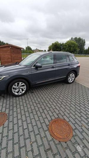 Pelēks Volkswagen Tiguan 2021 Gargždai, ar dzinēja tilpumu 1.97 L un nobraukumu 140 tūkst. km par 22900 €, foto 4 vietnē AUTOMOTO.COM.LV