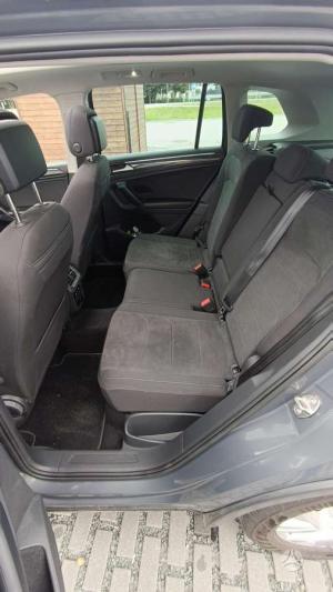 Pelēks Volkswagen Tiguan 2021 Gargždai, ar dzinēja tilpumu 1.97 L un nobraukumu 140 tūkst. km par 22900 €, foto 21 vietnē AUTOMOTO.COM.LV
