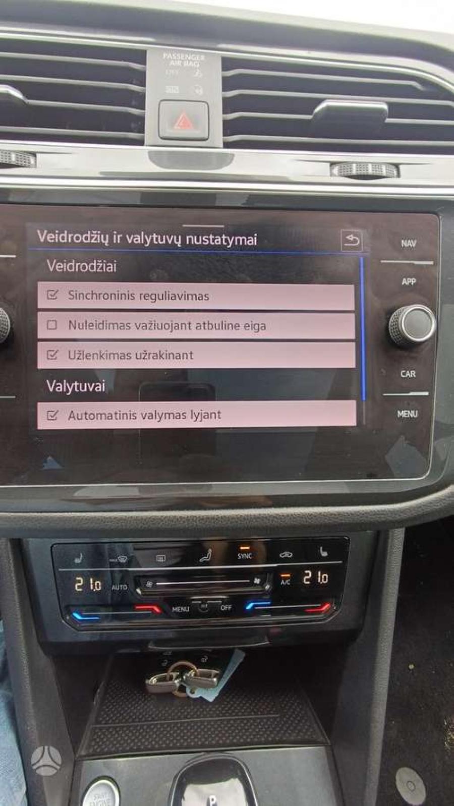 Pelēks Volkswagen Tiguan 2021 Gargždai, ar dzinēja tilpumu 1.97 L un nobraukumu 140 tūkst. km par 22900 €, foto 45 vietnē AUTOMOTO.COM.LV