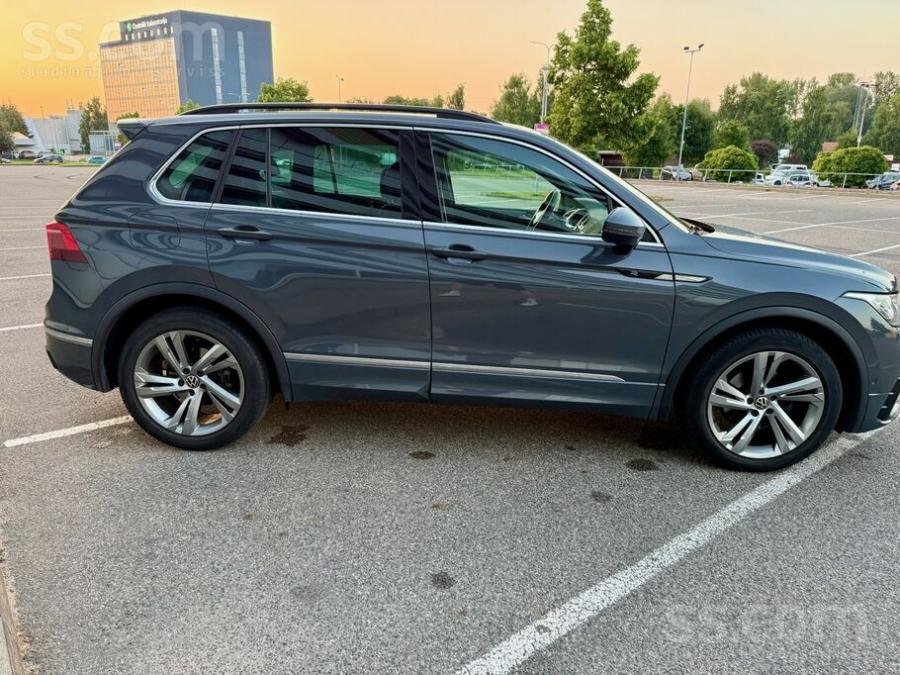 Pelēks Volkswagen Tiguan 2021 Rīga, ar dzinēja tilpumu 1.50 L un nobraukumu 73 tūkst. km par 23000 €, foto 4 vietnē AUTOMOTO.COM.LV