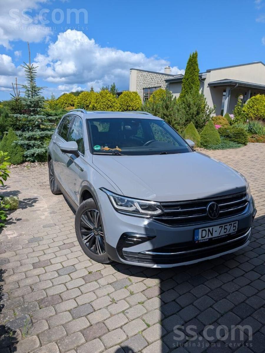 Grey Volkswagen Tiguan 2021 in Ogre, with an engine capacity of 2.00 L and mileage of 122 thousand km for 25500 €, photo 3 on AUTOMOTO.COM.LV