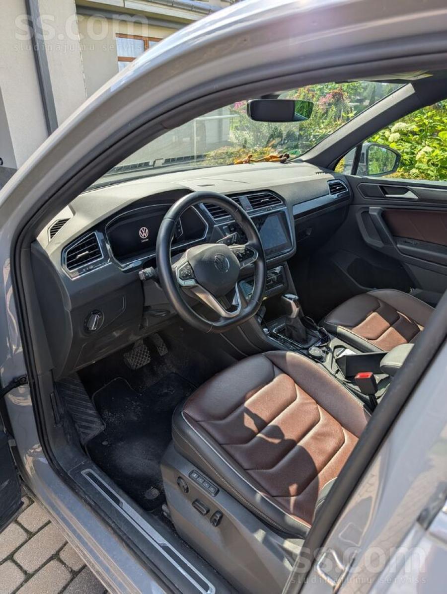 Grey Volkswagen Tiguan 2021 in Ogre, with an engine capacity of 2.00 L and mileage of 122 thousand km for 25500 €, photo 8 on AUTOMOTO.COM.LV