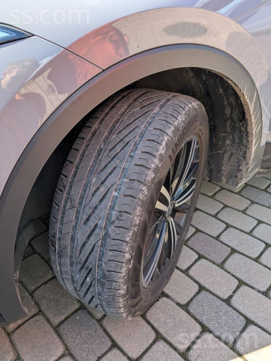 Grey Volkswagen Tiguan 2021 in Ogre, with an engine capacity of 2.00 L and mileage of 122 thousand km for 25500 €, photo 16 on AUTOMOTO.COM.LV