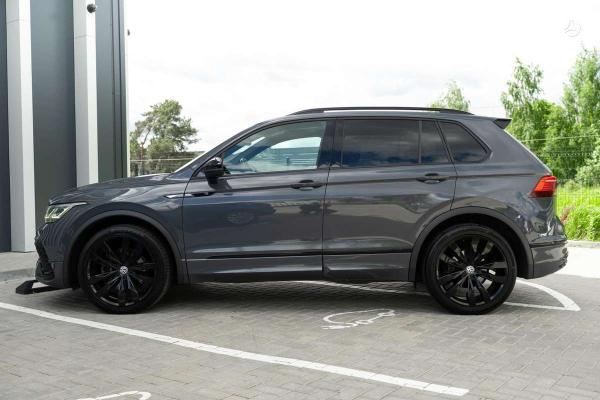 Grey Volkswagen Tiguan 2021 in Vilnius, with an engine capacity of 1.97 L and mileage of 281 thousand km for 23900 €, photo 2 on AUTOMOTO.COM.LV