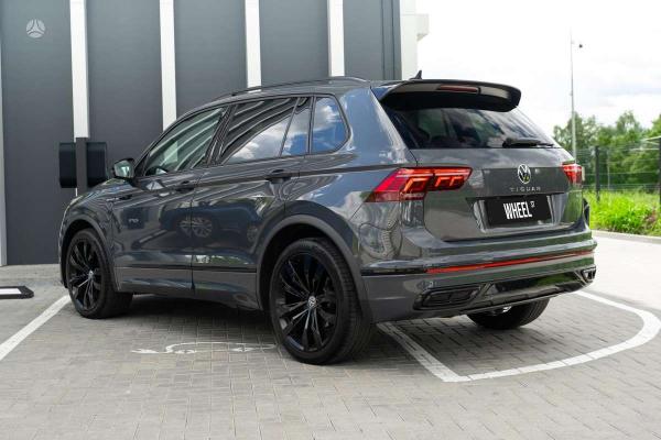 Grey Volkswagen Tiguan 2021 in Vilnius, with an engine capacity of 1.97 L and mileage of 281 thousand km for 23900 €, photo 3 on AUTOMOTO.COM.LV