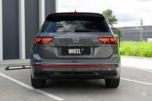 Grey Volkswagen Tiguan 2021 in Vilnius, with an engine capacity of 1.97 L and mileage of 281 thousand km for 23900 €, photo 4 on AUTOMOTO.COM.LV